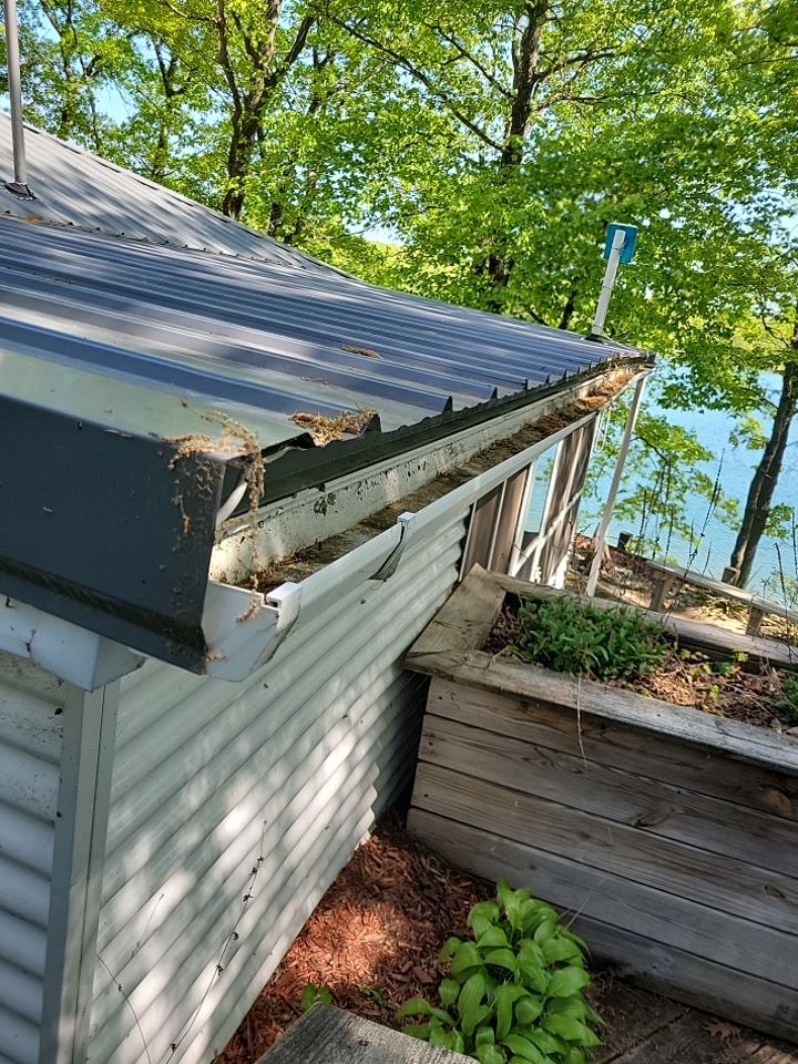 Seasonal Maintenance Tips For Seamless Gutters In Michigan
